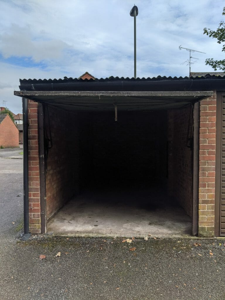 Parking in Secure lock up garage in Wheatley Close, NW4 - London Garages